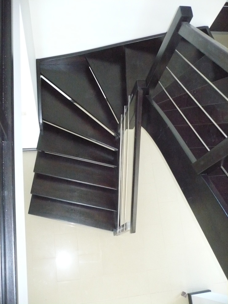 1/2gewendelte Holztreppe mit eingestemmten Stufen - Klassisch - Treppen ...