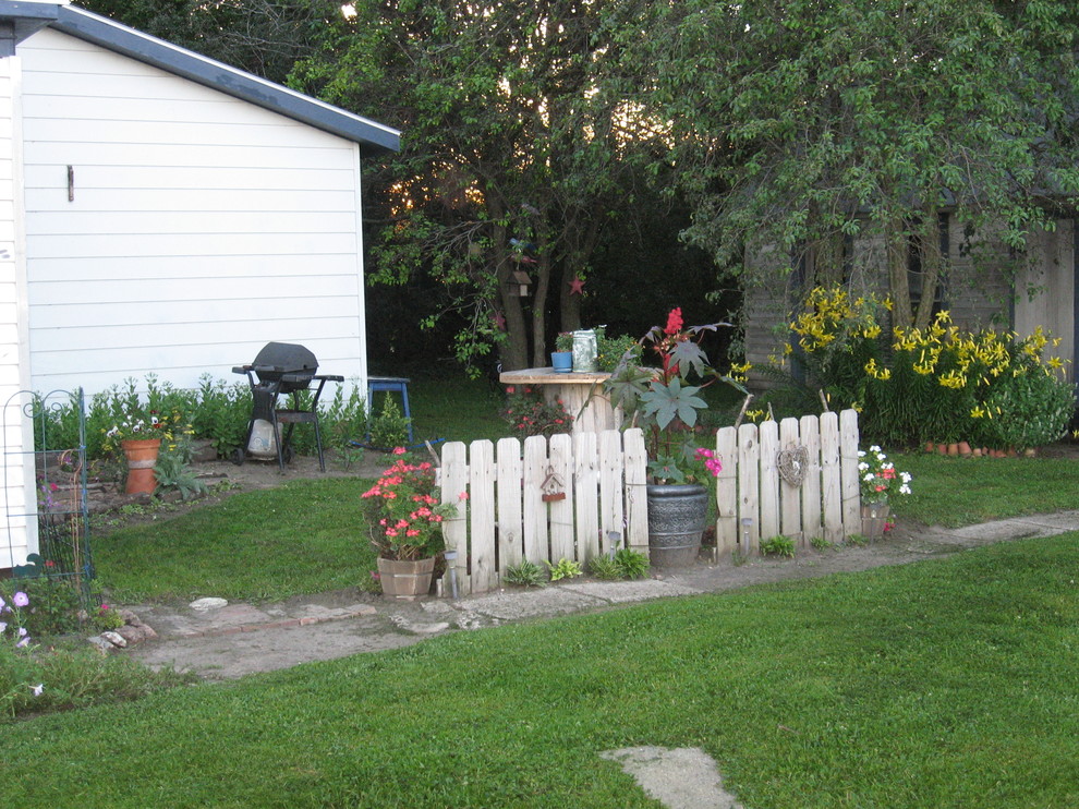 12 Ways to Make Better Use of Yard Corners