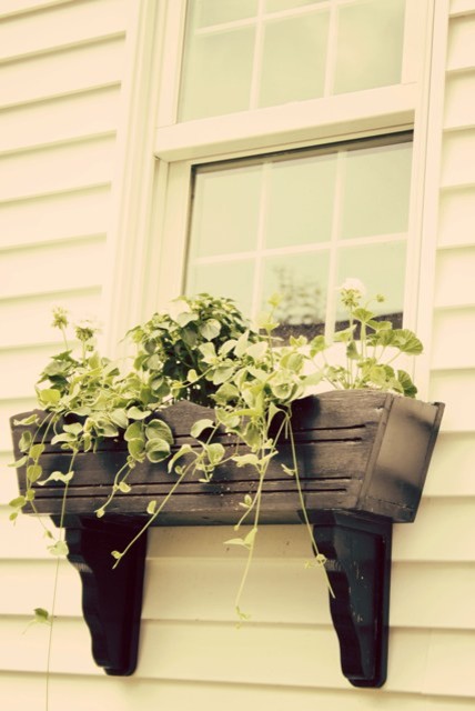 Handmade Home: Build a Simple Flower Box