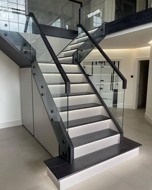 Grey Structural Glass T Shaped Staircase - Modern - Staircase ...