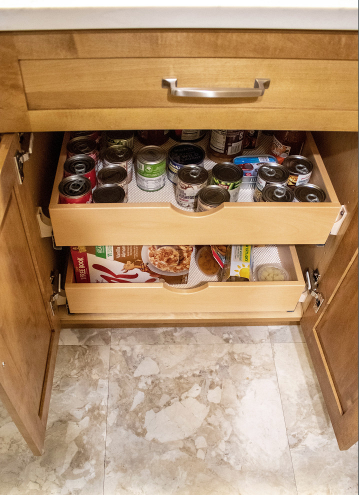 Toffee Stain Shaker Door Kitchen with Calacatta Valetin Quartz ...