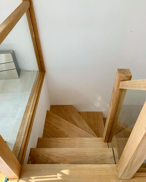 Oak cut string staircases - Moderne - Escalier - Devon - par A B ...