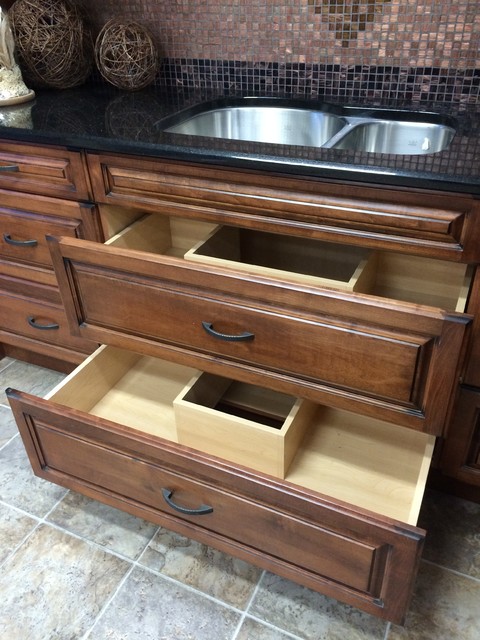 U-Shaped Drawers - Calgary - par Adora Kitchens & Cabinetry | Houzz