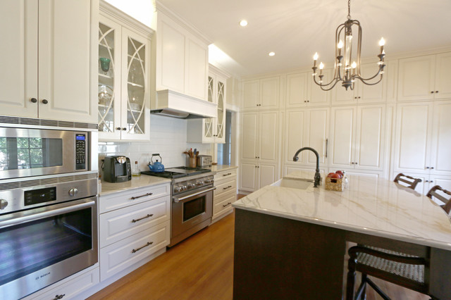 Curved Island Countertop Provides Work and Dining Space - Traditional ...