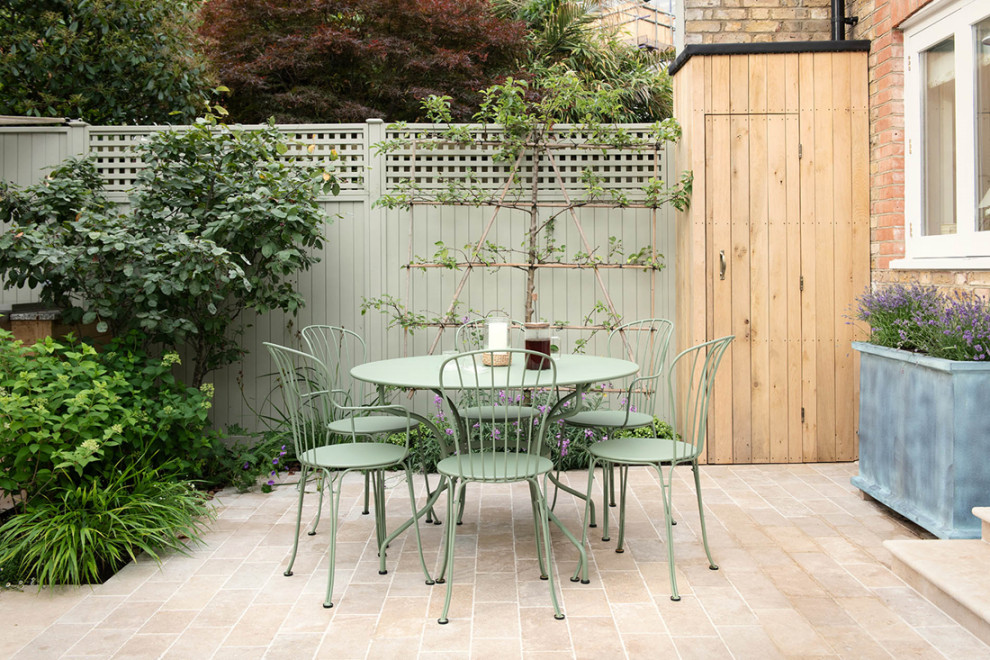 Joanna Archer Case Study: Family Courtyard With RHS Prestige Trellis ...