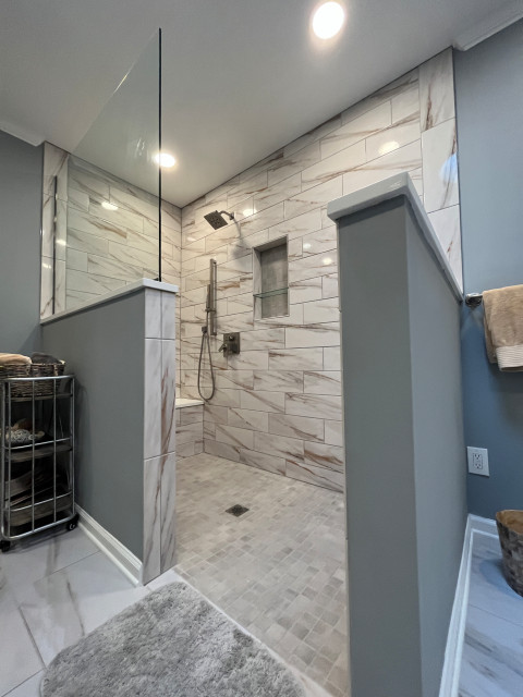 Indianapolis Zero-Threshold Shower - Craftsman - Salle de Bain ...