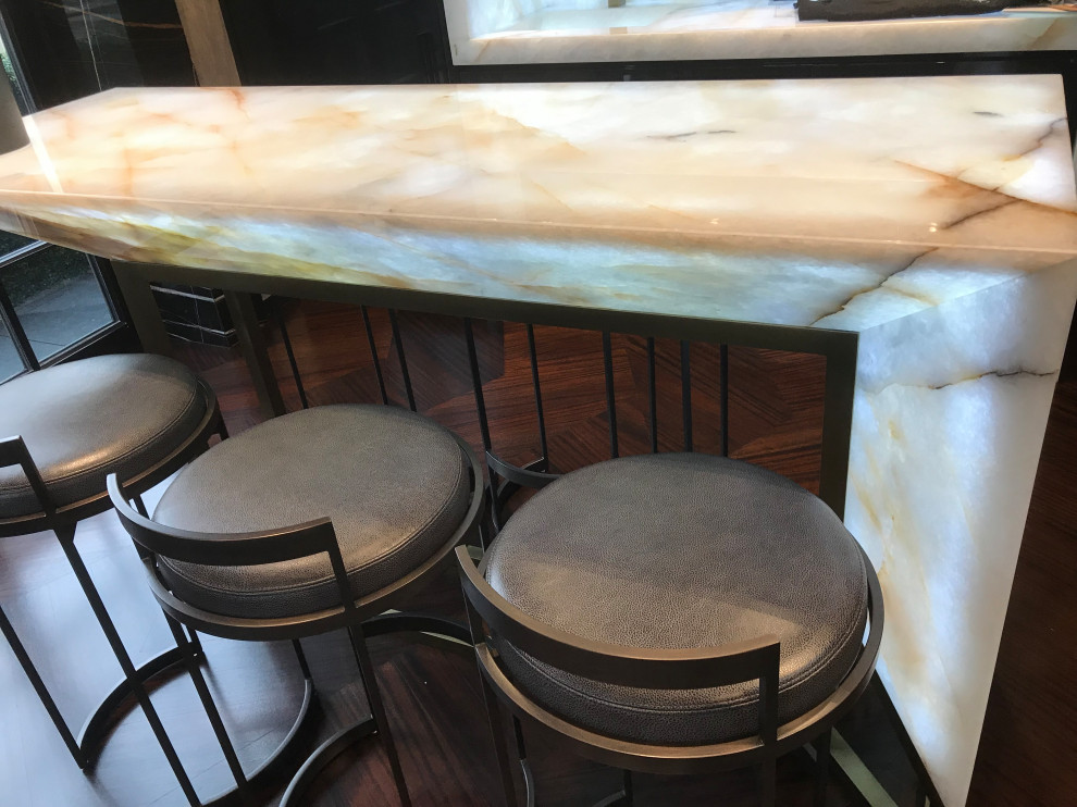 Backlit Quartzite Kitchen - Kitchen - New York - by Ipa Stone Corp | Houzz