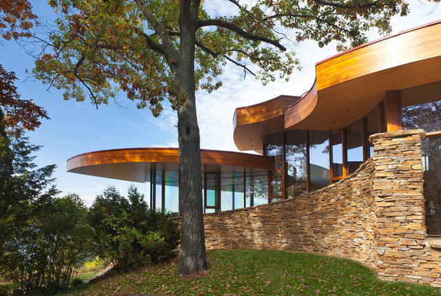Houzz Tour: Stunning Curved Architecture Rises Among the Trees