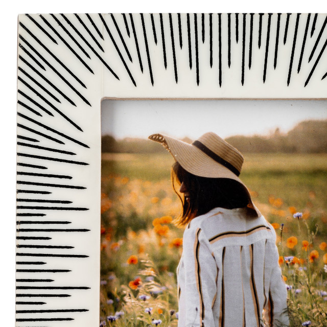 Resin, 4X6 Burst Lines Photo Frame, Black/White, 6x1x8 inches ...