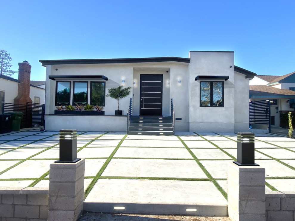 Front - Modern - Exterior - Los Angeles - by Graig Cady Design | Houzz