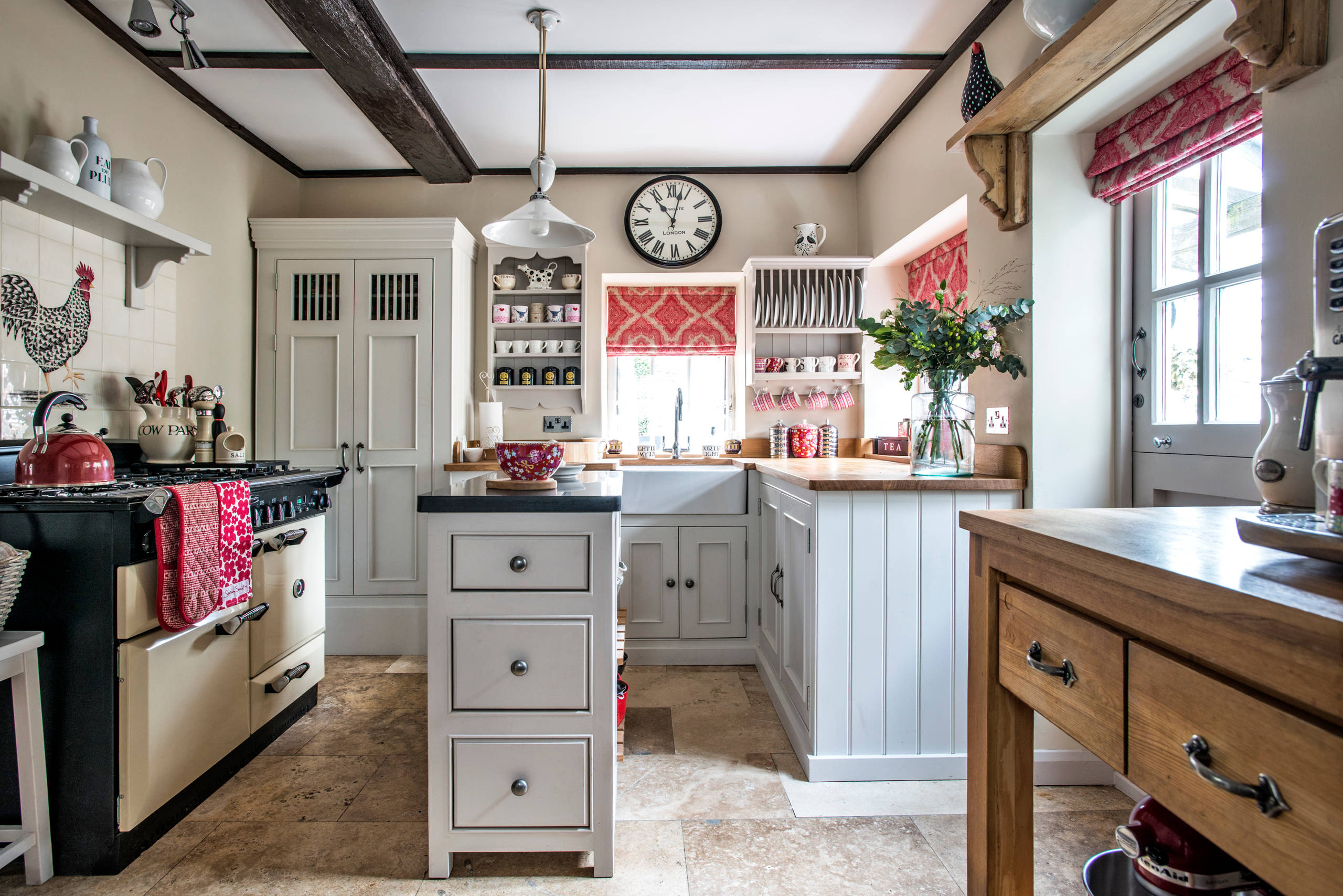Kitchen Tour: A Clever Layout Maximises Space in a Small Kitchen | Houzz UK
