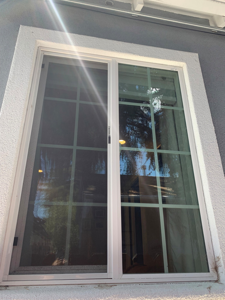 Vinyl retrofit windows over vinyl new construction windows