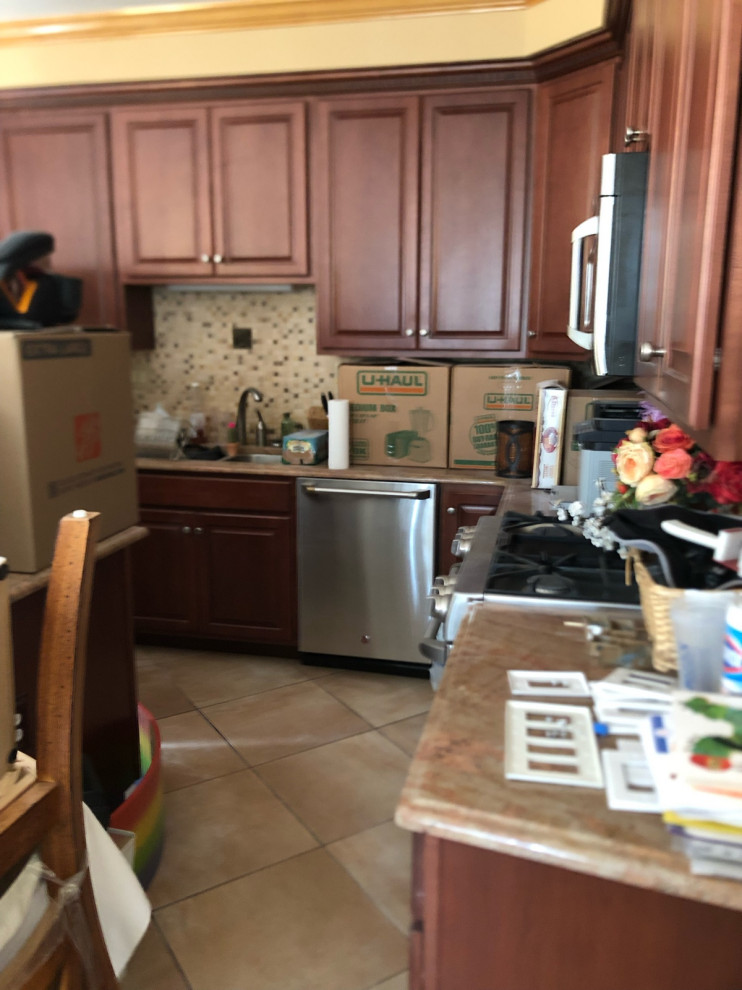 what color to paint the walls with a cherry kitchen