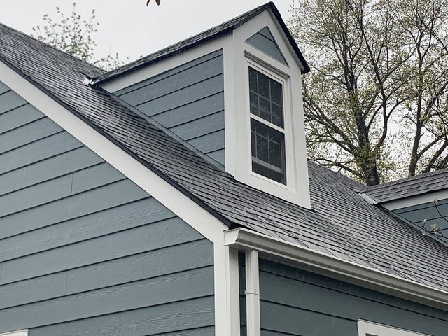 James Hardie Cedarmill Lap Siding with White James Hardie Trim ...