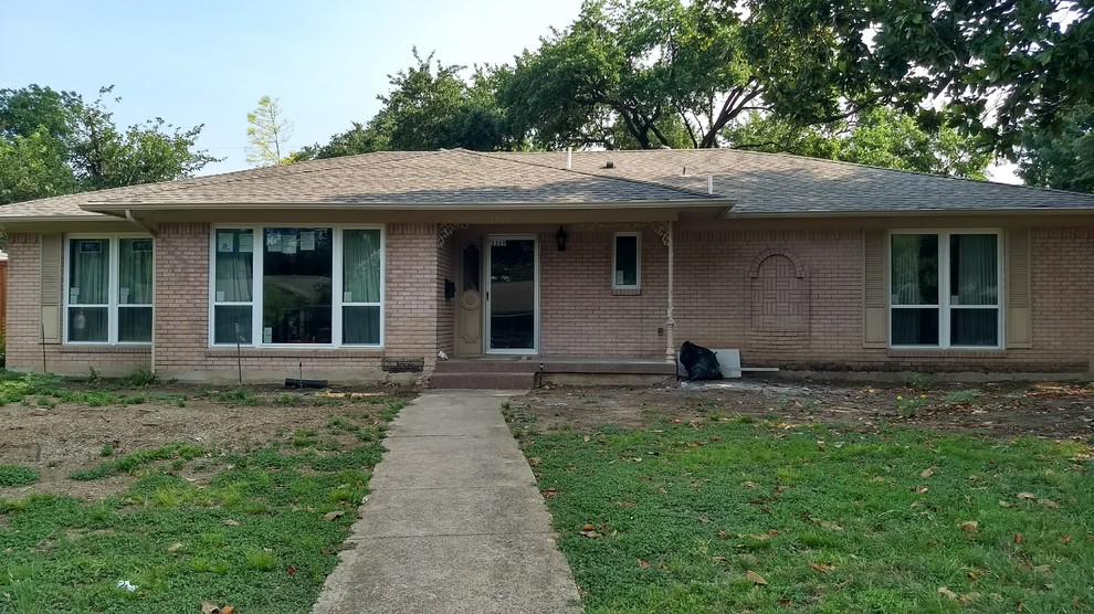 Curb appeal help for peachy/light pink brick