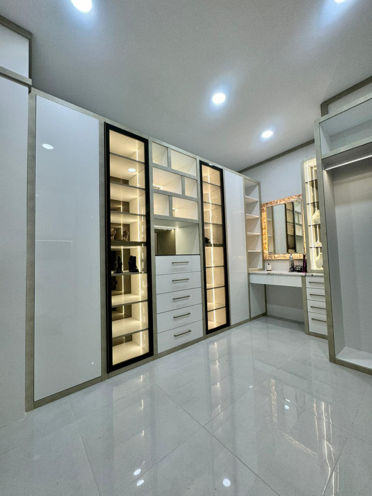 Modern Walk-in Closet System with Make-up Station, Purse Display and ...