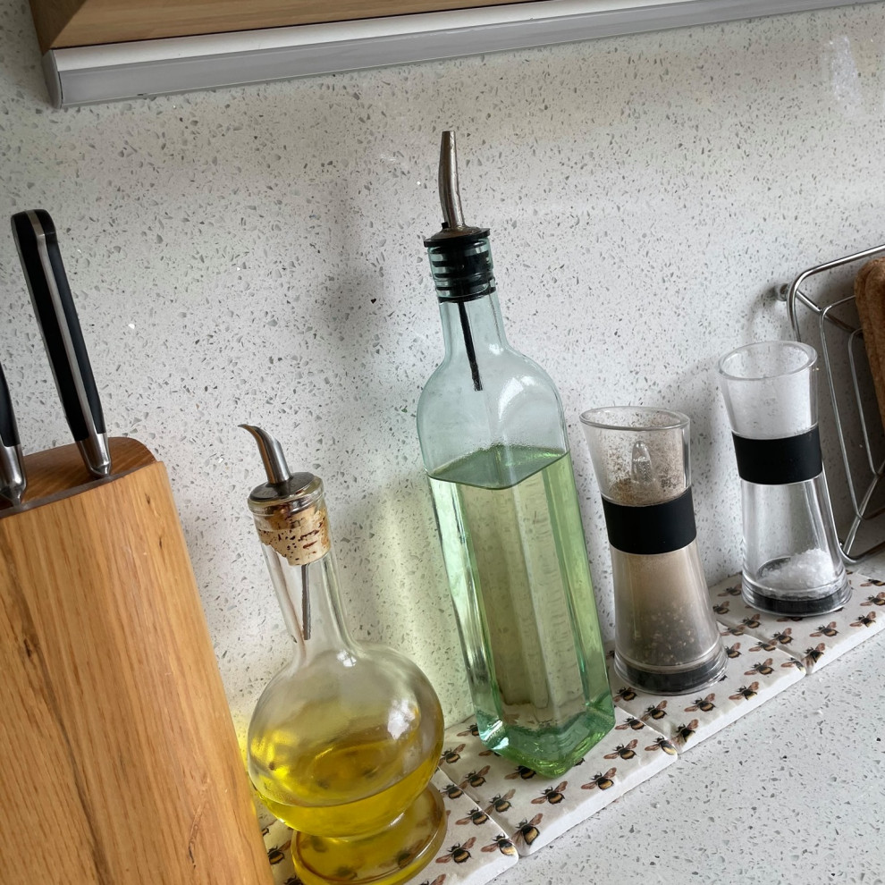 Quartz worktop and full height splashback - Contemporary - Kitchen ...