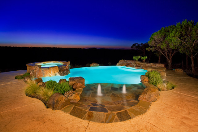 Hill Country Vanishing Edge/ Infinity Pool