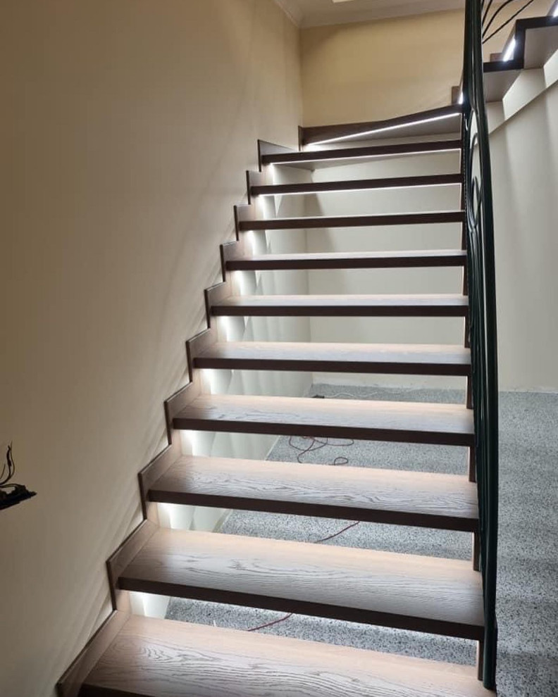 scalinata in ferro/legno con gradini in rovere - Rome - by Falegnameria ...