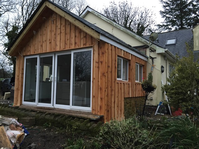 Larch Hit And Miss Cladding