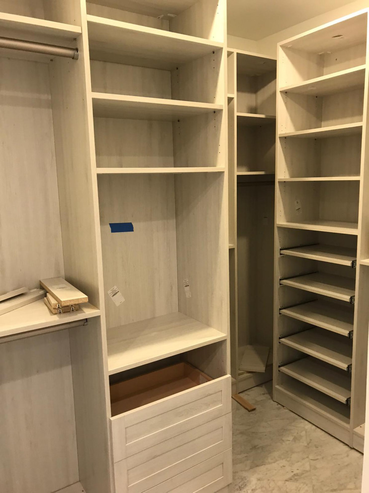Efficient Design and Organization of Light Wooden Walk-In Closets ...