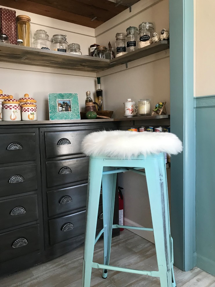 How to Create a Blue-and-White Color Scheme