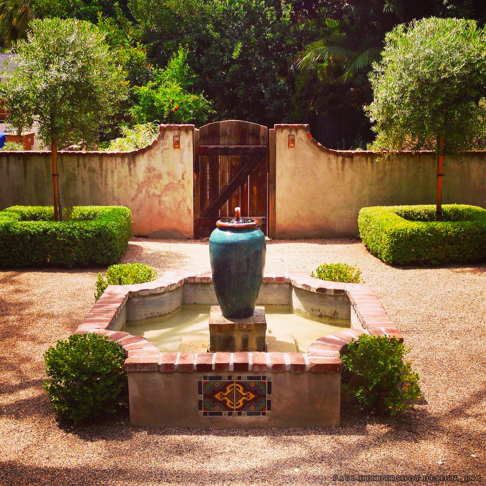 Simple Courtyard - Los Angeles - by Paul Hendershot Design, Inc. | Houzz