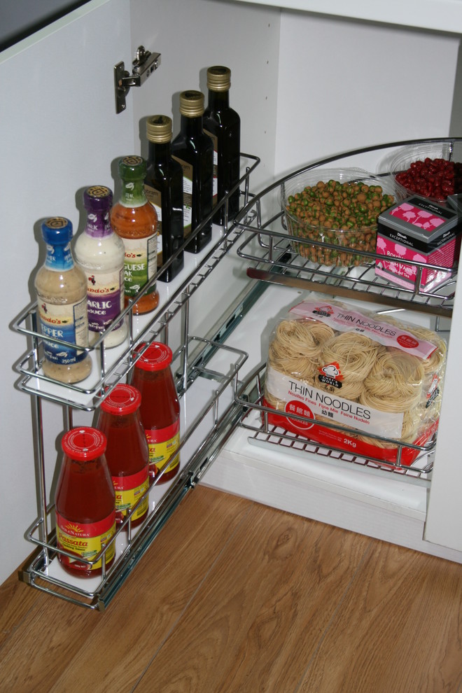 Which is the Best Corner Storage Solution for Your Kitchen? | Houzz UK