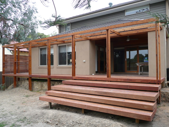 Modern Deck & Pergola with Wide Steps - Moderno - Melbourne - de ...
