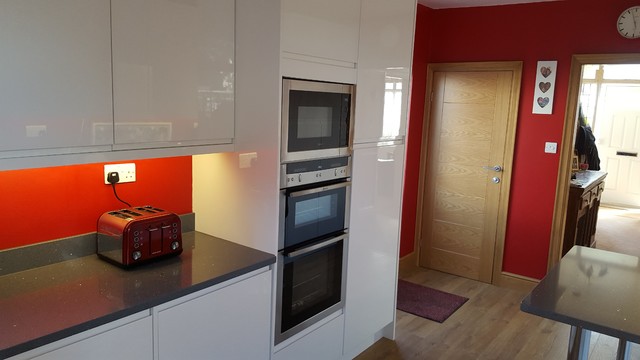 An Innova Luca Gloss White Handleless Kitchen - Real Customer Kitchens ...