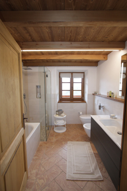 PP_Dosso del Liro_ PAST-PRESENT-FUTURE - Rustico - Stanza da Bagno ...