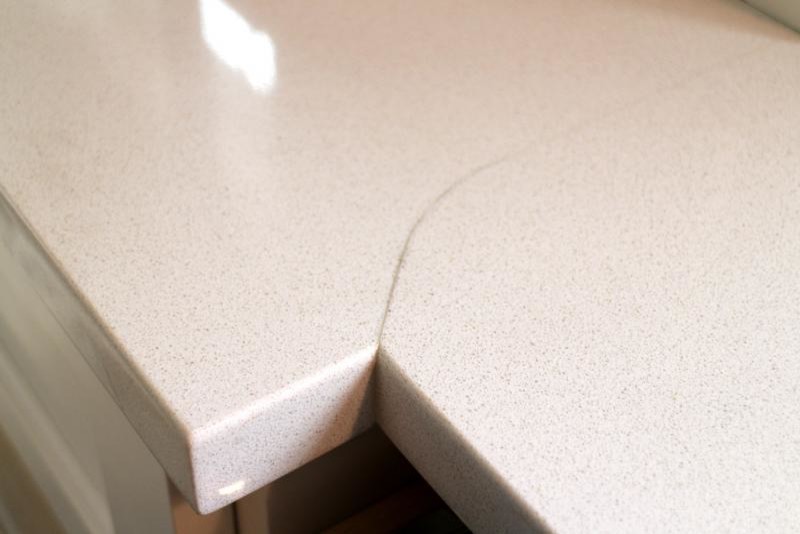 Your thoughts on this countertop seam color?