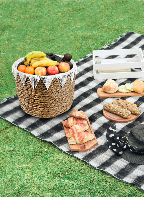 Serene Spaces Living Handmade Cattail Leaf Basket, Small - Tropical ...