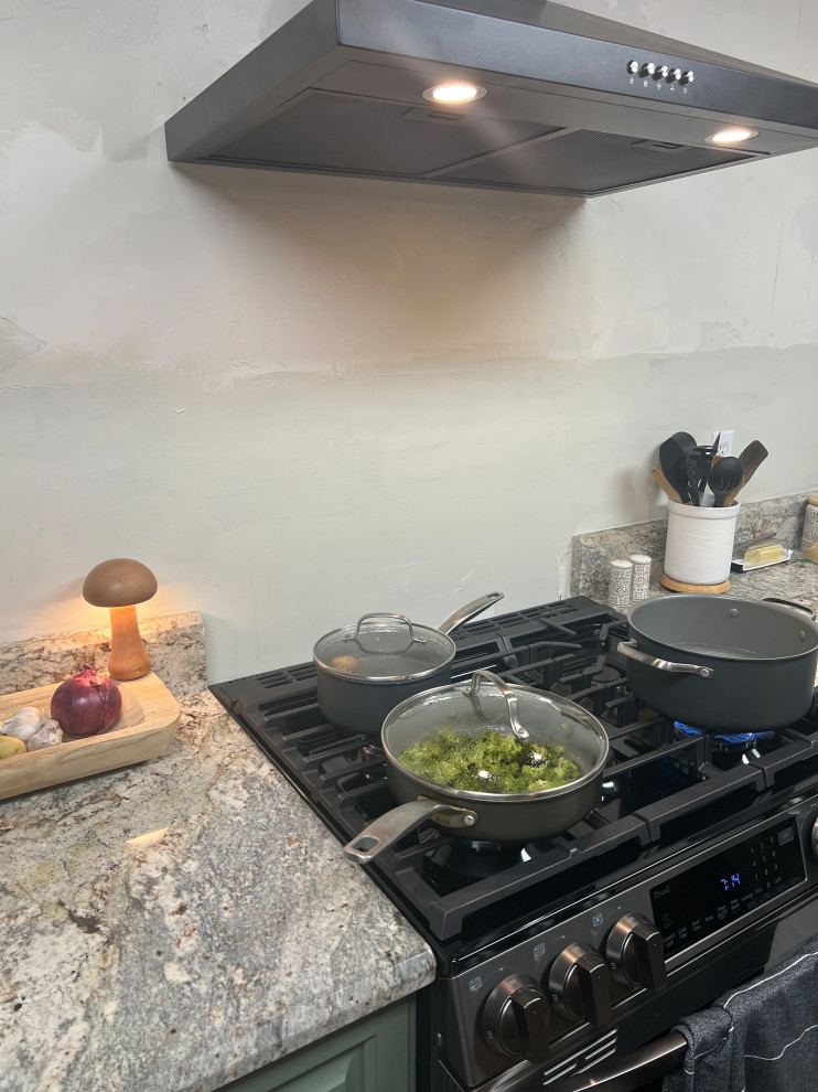 No counter top backsplash behind stove | Houzz Forum