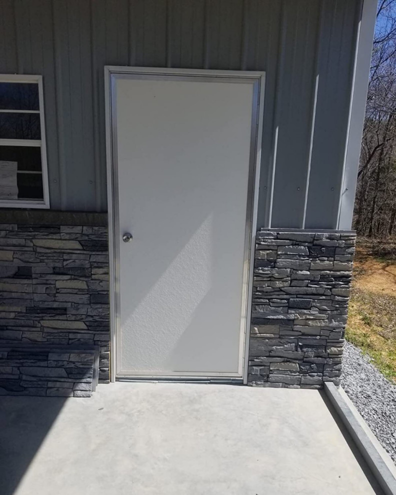 Northern Slate Stacked Stone Wainscoting on a Metal Building - Exterior ...