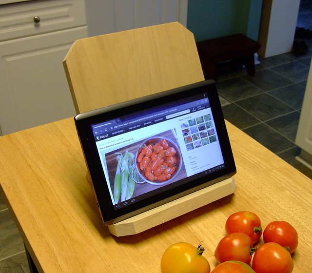 Neat Little Project: Make a Sturdy Stand for Tablets and Books