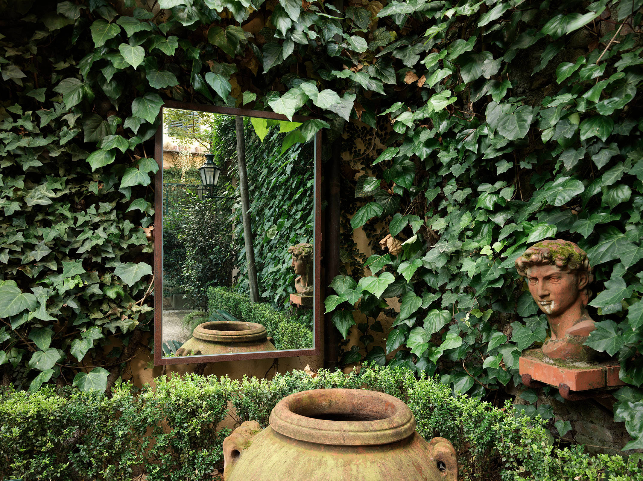 Beautiful Secret Gardens A SECRET GARDEN NO 2