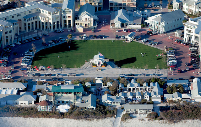Tour a Pioneering Beach Town That Fosters Community