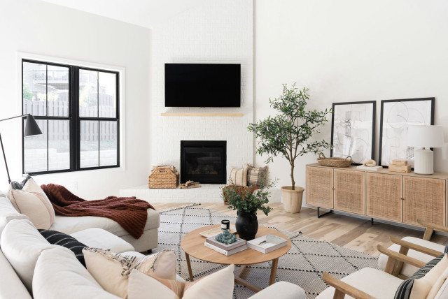 Houzz Tour: Warm Neutrals, Contrast and a Rich Mix of Textures