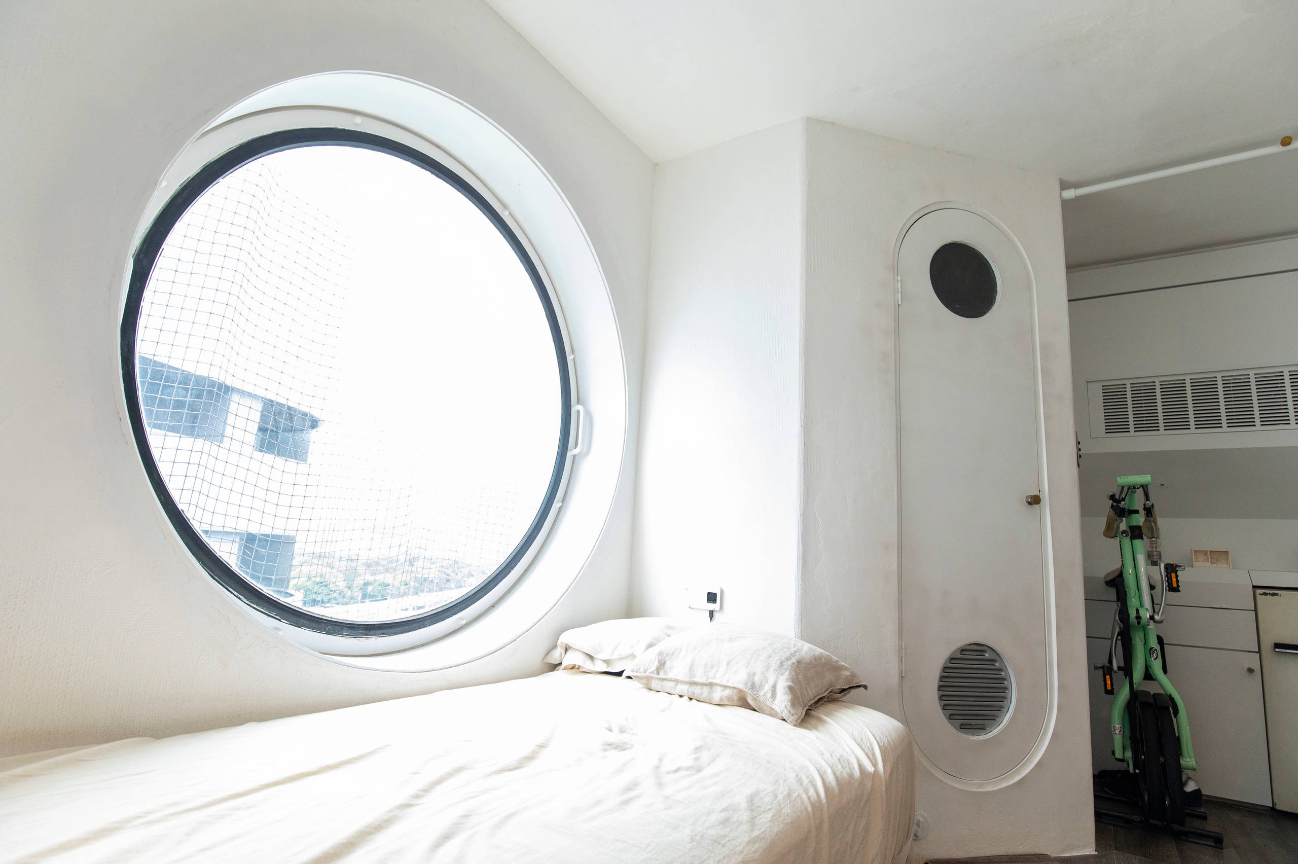 Tokyo Houzz Tour: Life Inside an Iconic Capsule Apartment