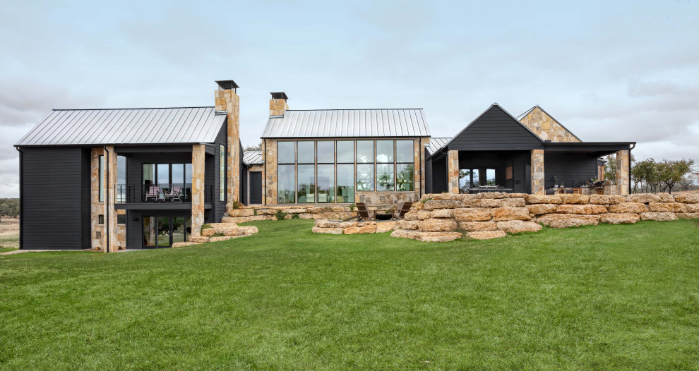 Modern Homestead Backyard - Farmhouse - Exterior - Austin - by Kelley ...