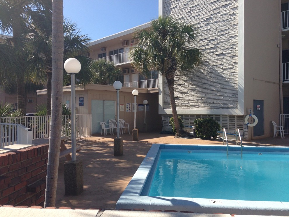 White is the color I see on most of renovated Mimo buildings. I look ...