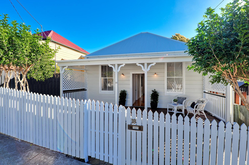 Workers Cottage - Traditional - Exterior - Brisbane - by Synergy ...
