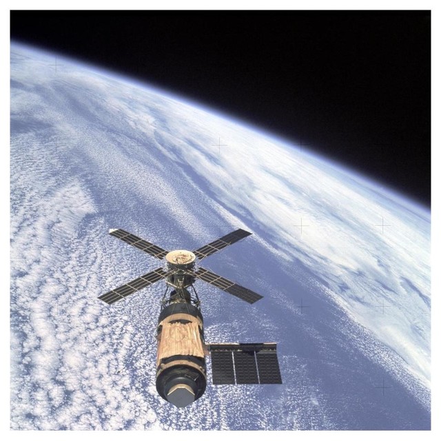 "Skylab Orbital Workshop, viewed from Skylab 4 CSM, 1974" Print by NASA ...