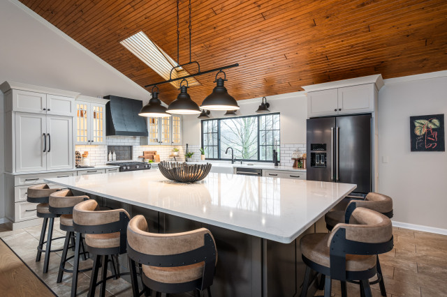 Kitchen of the Week: Modern Farmhouse Feel With Two-Tone Cabinets