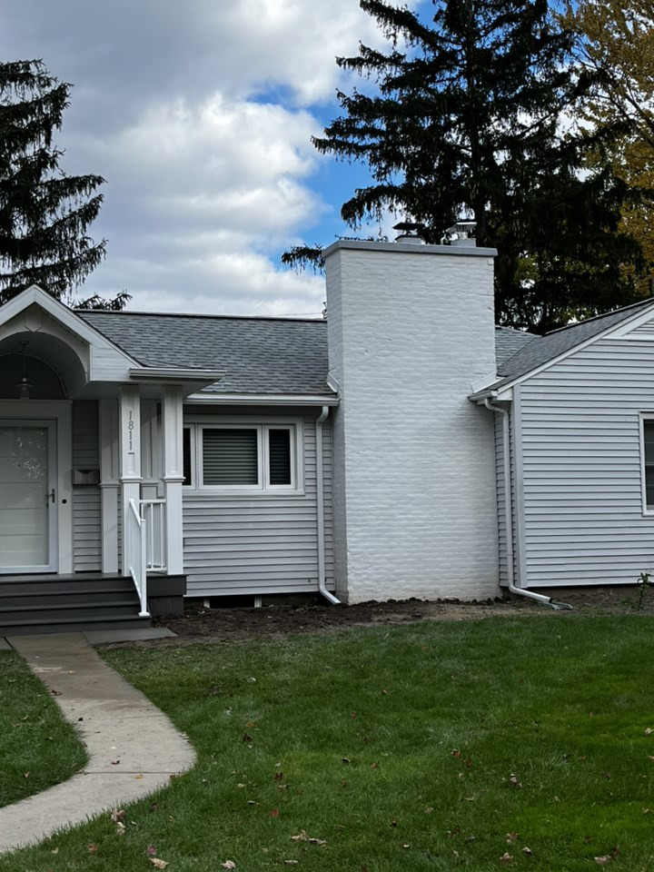 Composite Deck Front Porch and Barrel Cove Entryway - Contemporary ...