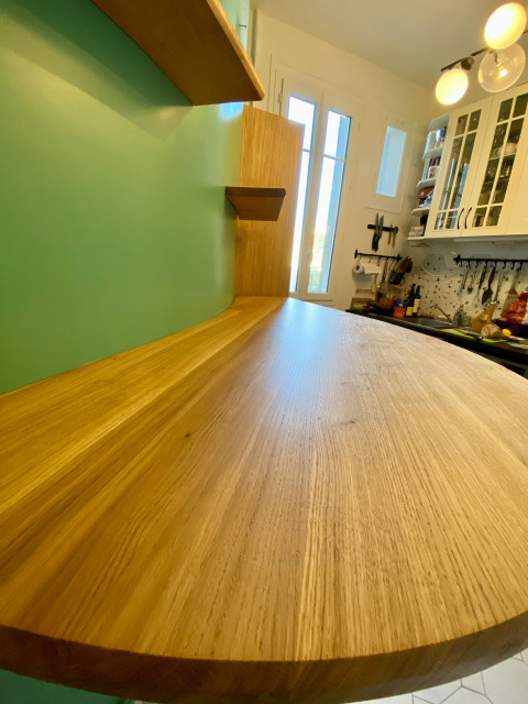 Table haute de cuisine sur mur courbe et aménagements - Contemporary ...