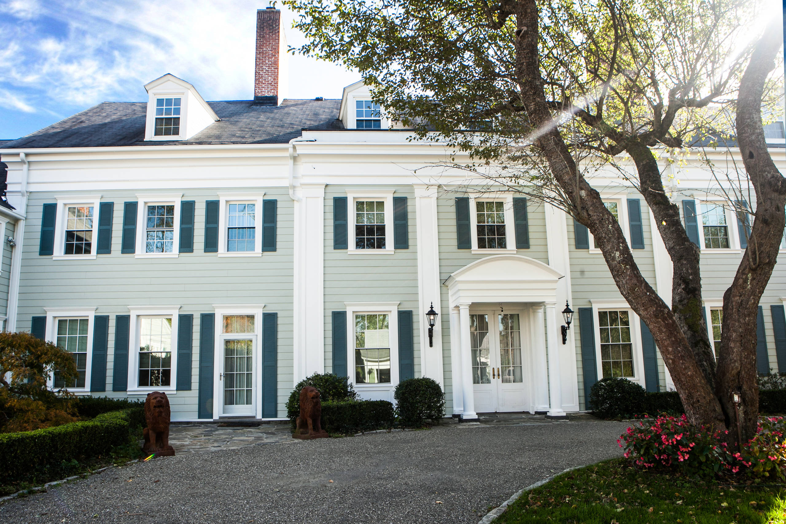 Appealing Color Palettes for Colonial-Style Homes