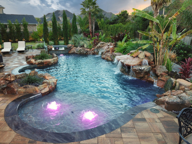 Custom Lagoon Pool and Landscaping - Pools - Houston - von Tipton ...