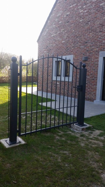 Barrière en métal sablée métalisée poudrée - teint noir - Modern ...